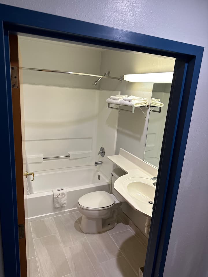 Newly Renovated, Pet-friendly - Gallup, NM