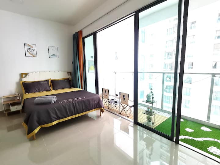 5-bedroom Balcony-10pax-mitec-ioicity-iukl-c180 - Kajang