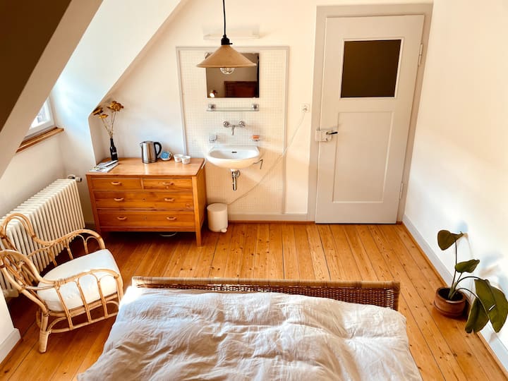Cozy Bedroom In A City House With Garden - Basilea