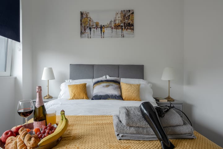 Luxurious 2 Bed Apartment - Milton Keynes