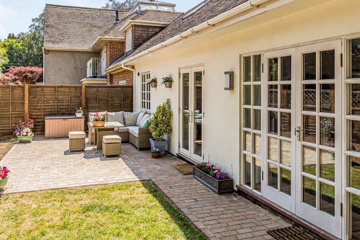 Charming Cottage With Garden | Pass The Keys - Emsworth