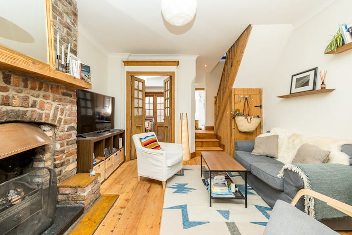 Traditional And Charming Red Brickterraced House - Dublin