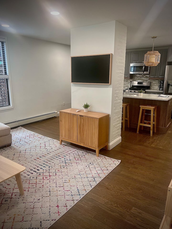 2 Bed Condo W/ Parking And W/d In Boston - Quincy, MA