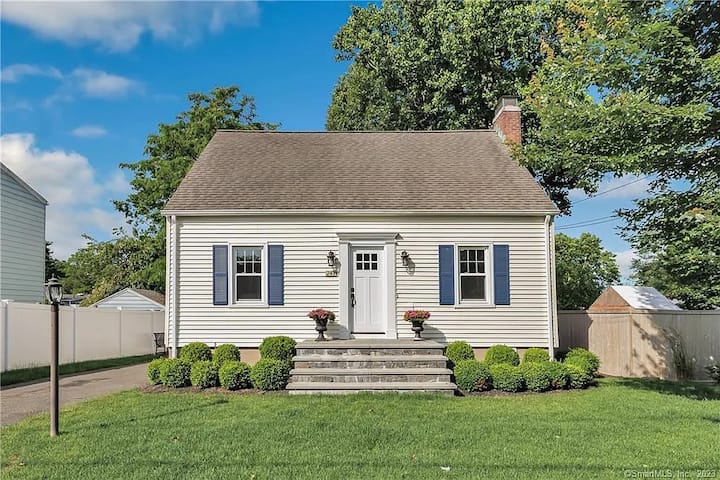 Remodeled Cozy Country Cape - Fairfield, CT