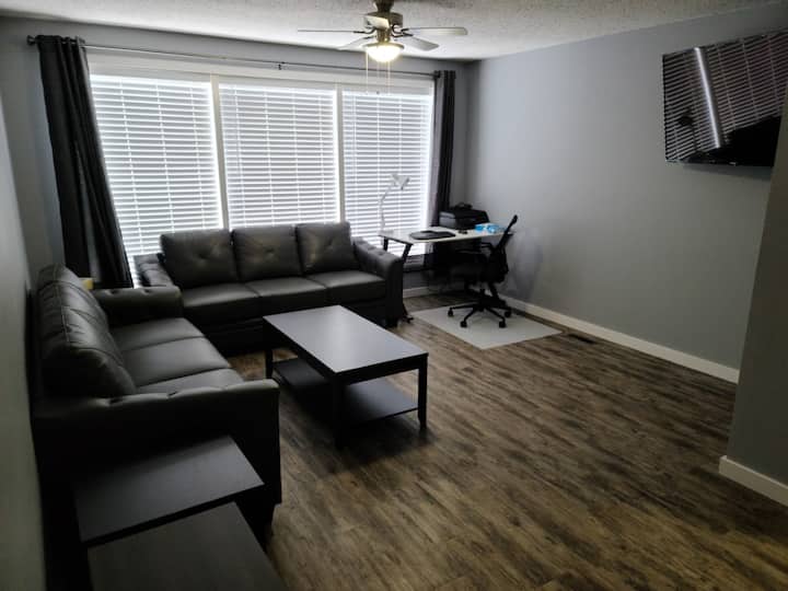 -<* Executive Suite W/office & Workout Room *>- - 