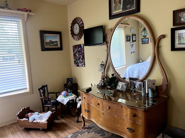 Jungle Room + Grandma's Room - College Station, TX
