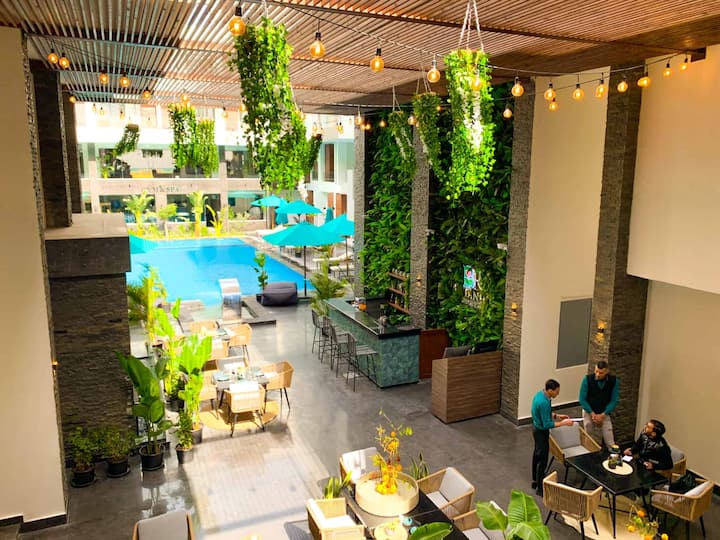 Modern 2br-2ba/rooftop Views/4 Pools/dining/gym - Hurghada