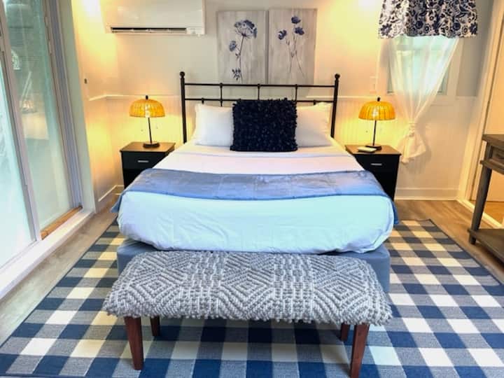 Pet-friendly Sandpiper Cottage - Kennebunkport, ME