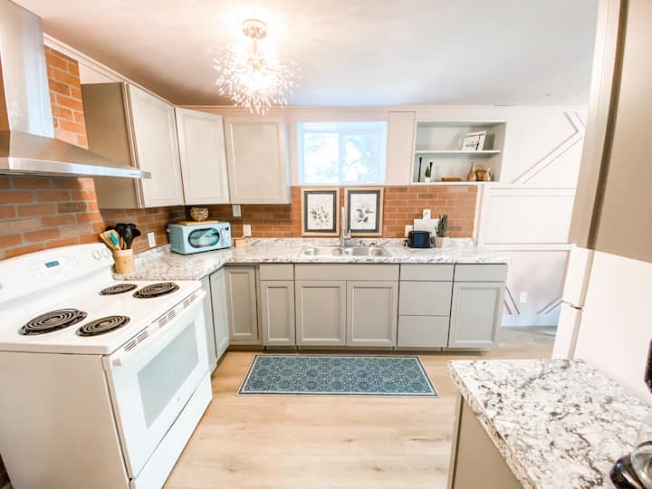 Feminine And Fun Downstairs Unit - Knoxville, TN