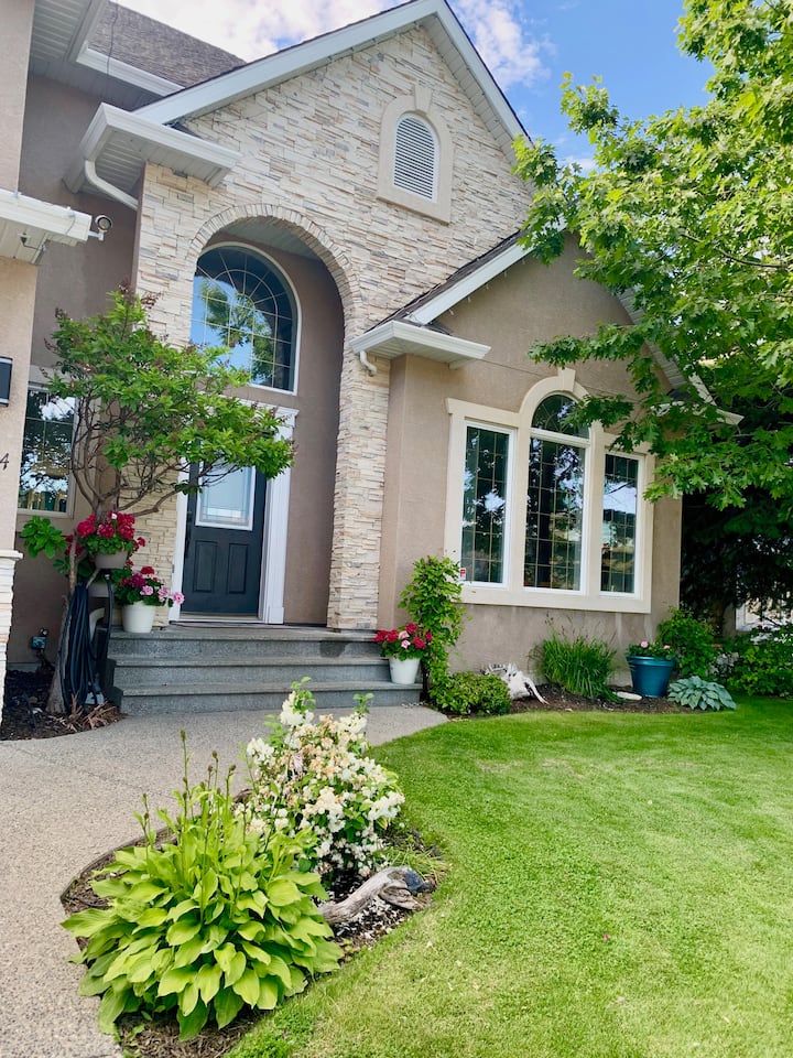 The Azure Getaway - Kamloops