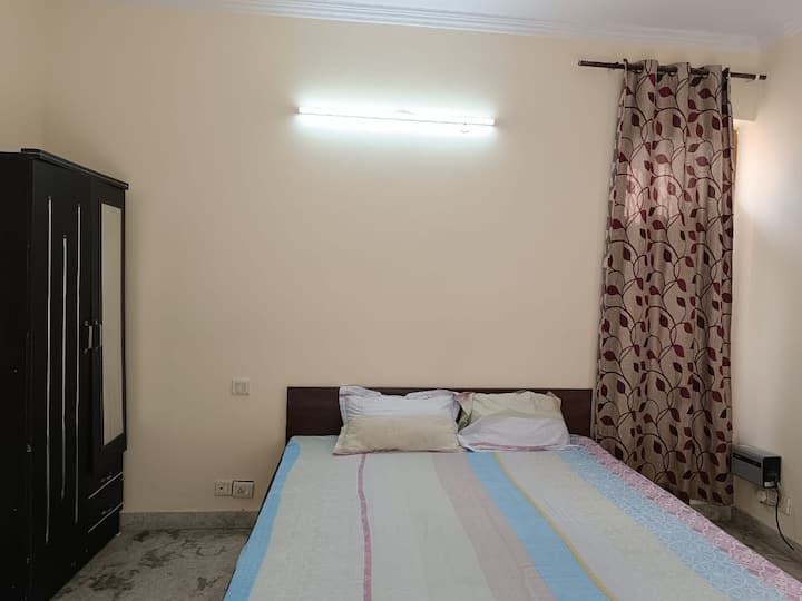 1 Bedroom Attach Bathrooom And Work Station - Gurgaon