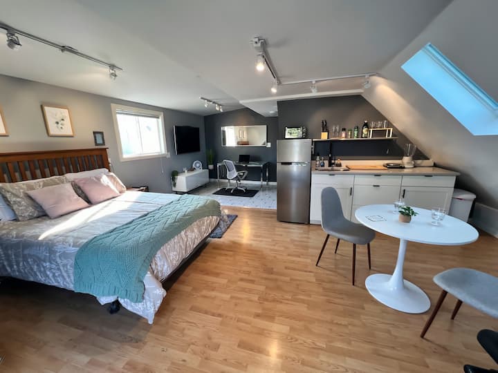 3r - Top Floor, Private Roof Deck - Pet Friendly - Chicago, IL