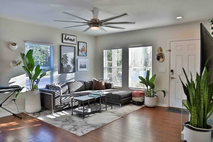 St Petersburg Home - St. Petersburg, FL