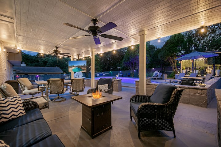 Big+pool+house+cabana By Seaworld - San Antonio, TX