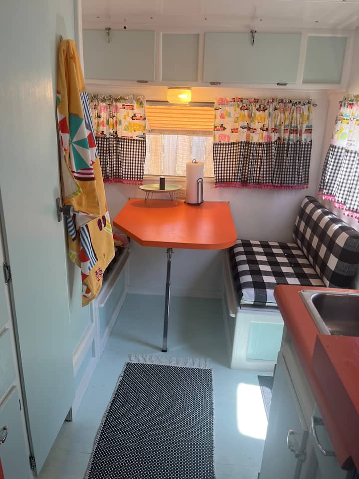 Poolside Vintage Camper Oasis - Pensacola Beach