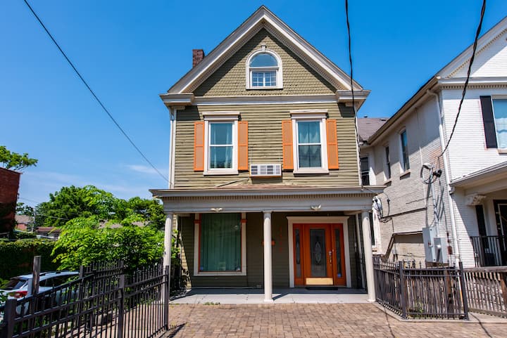 The Paddock Guesthouse - Louisville, KY