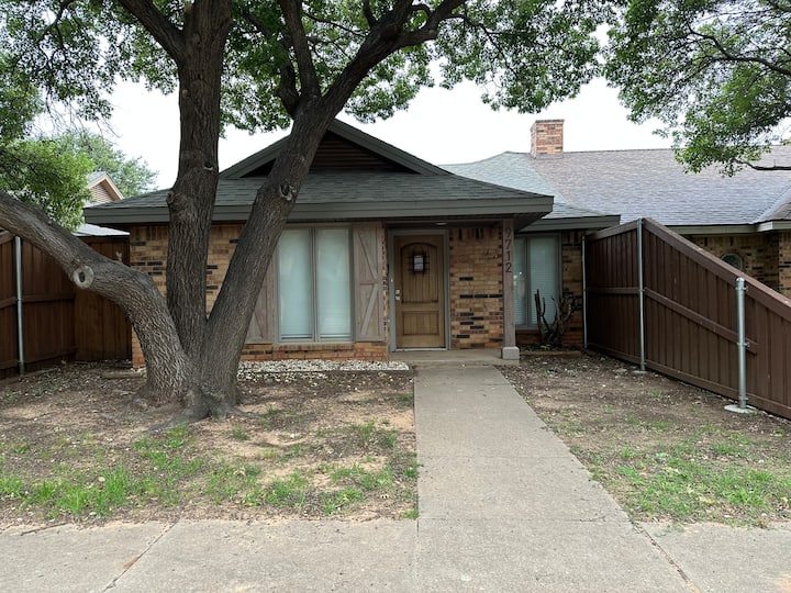 Cute & Cozy 2/2/2 - Lubbock, TX