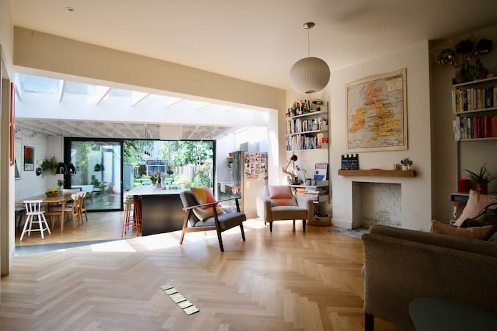 Architect-designed, 5 Bedroom, 20mins To Heathrow - London