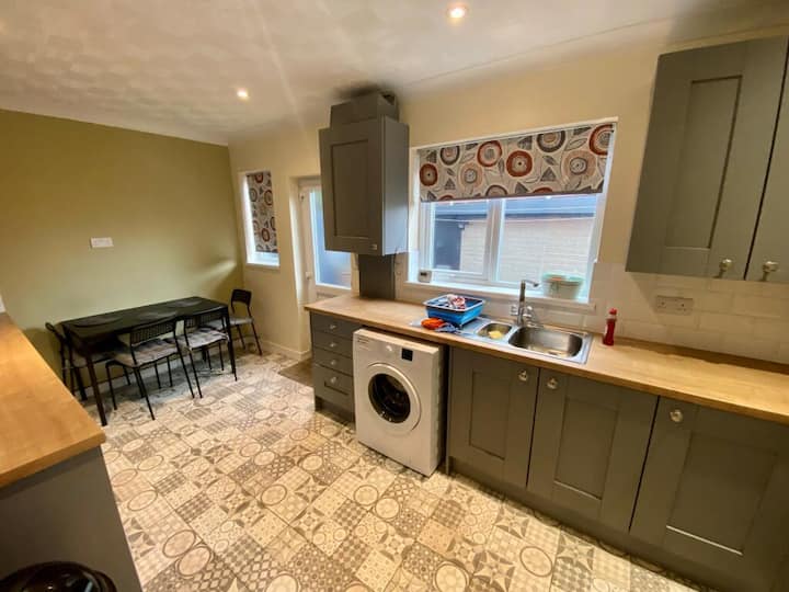 3 Bedroms 5 Beds Beeston Near Nott Centre  & Uni - Nottingham
