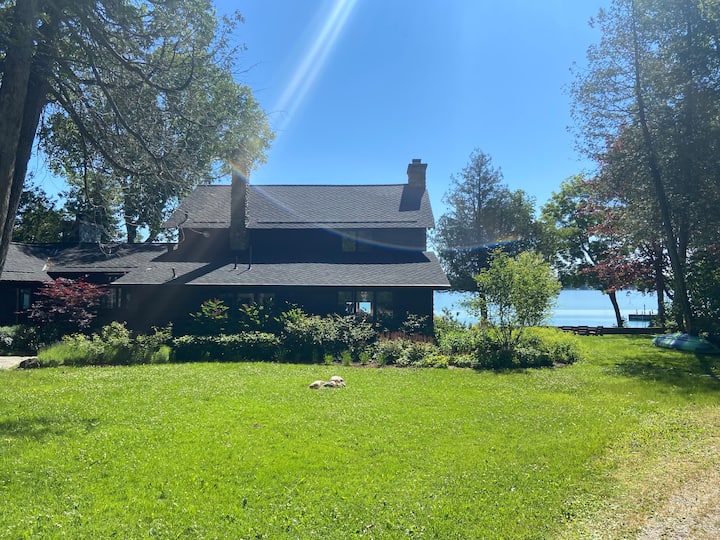 Chic Lakeside Log Cabin - Leelanau State Park, Northport