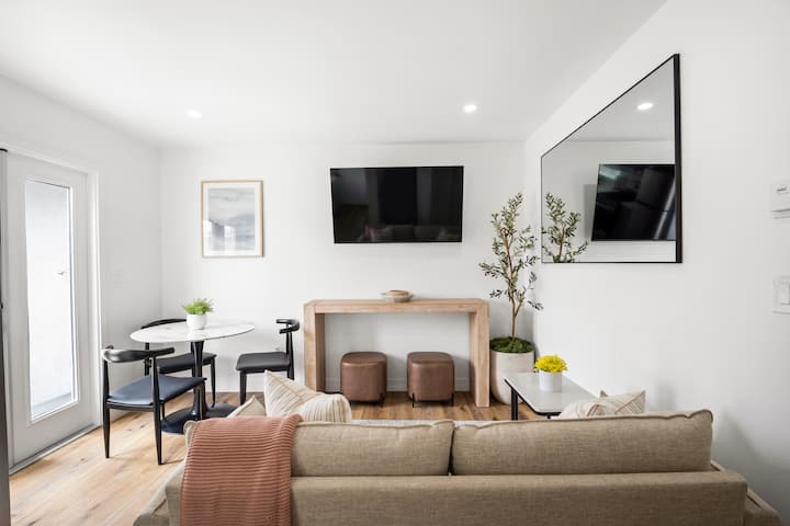 Stylish Guesthouse - Oxnard, CA
