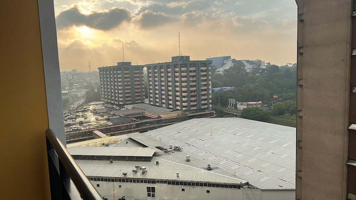 Vivo Zona 4 Guatemal Con Parqueo Y Rooftop - Guatemala City