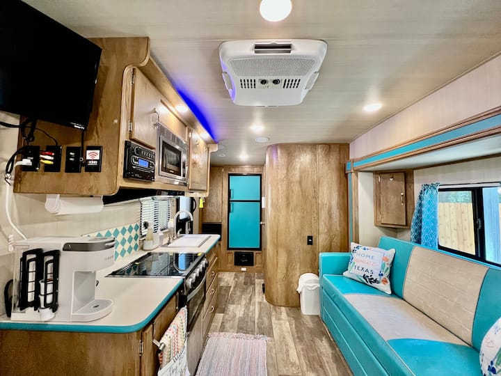 Private Vintage 2022 Rv And Creative Space - Georgetown, TX