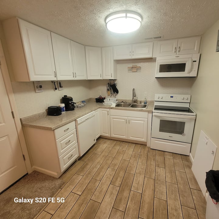 Glory Guest-house, Private Room B - Canal Winchester, OH