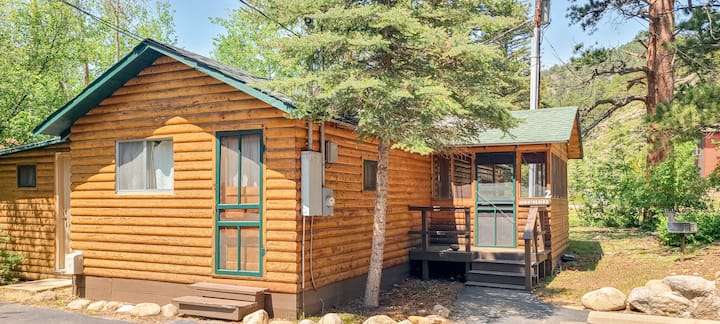 Classic Riverfront Family Cabin - Hummingbird - Estes Park, CO