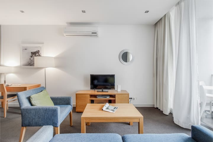 Vibrant South Yarra Retreat 1br Near Station - Melbourne