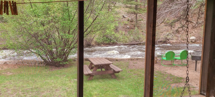 Riverfront Wow Cabin - Pine Cone - Estes Park, CO