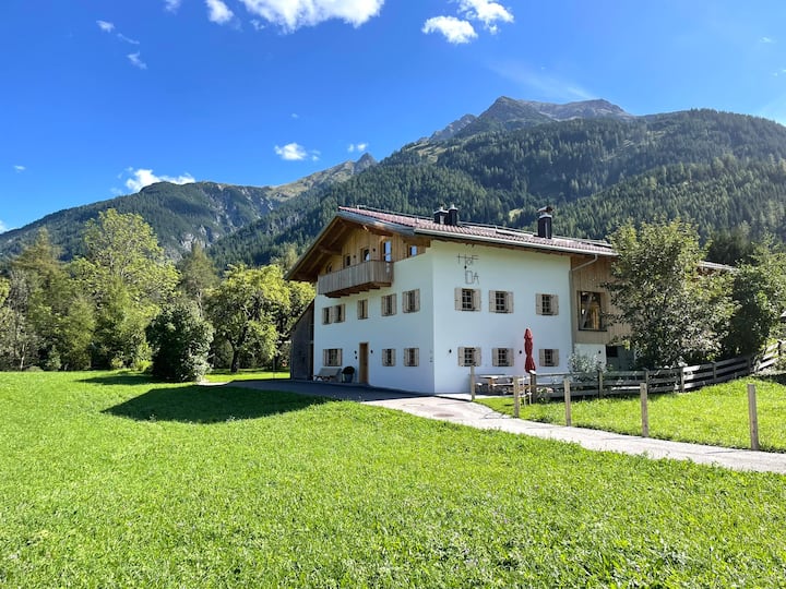 Very Cozy Apartment In Tyrolean Lech Valley - Elbigenalp