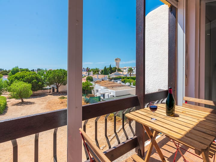 Charming 1 Bed Flat, 5-min Beach - Albufeira