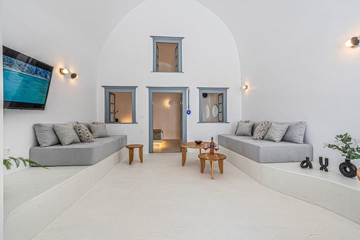 Villa Paradeisos In Karterados - Oia
