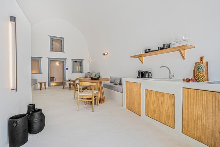 Villa Paradeisos In Karterados - Santorini