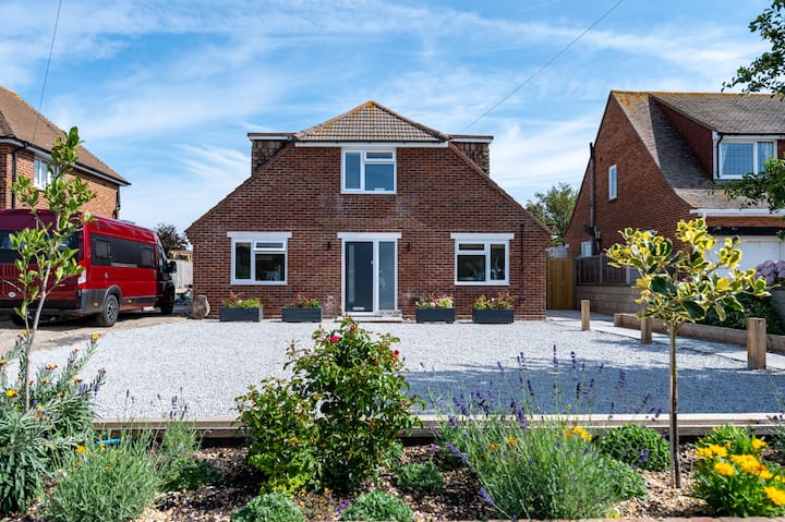 Toms House 
15b (First Floor Flat)
Hayling Island - West Wittering