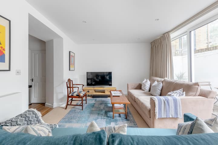 Refurbished 2 Bed | Private Patio | Battersea - London