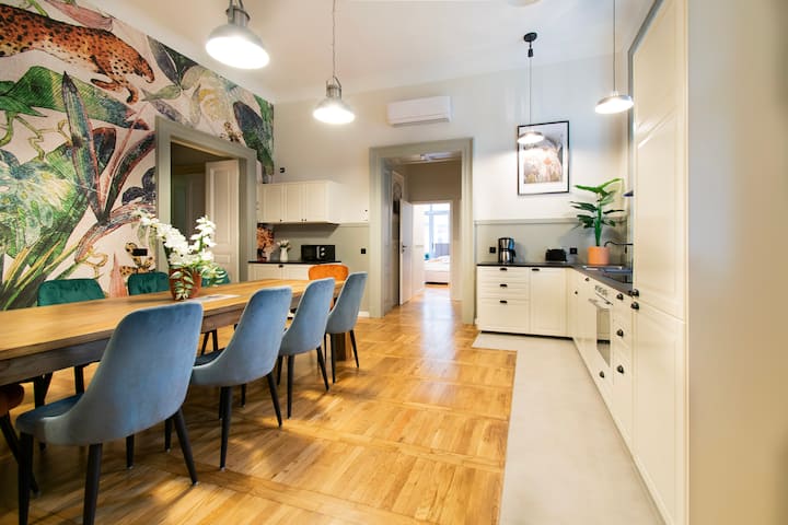 Best & Biggest Premium Apt :8 Bedrooms 8 Bathrooms - Kraków