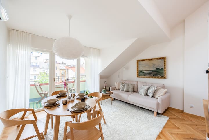 Chic & Light Apt. In The Centre - Prague