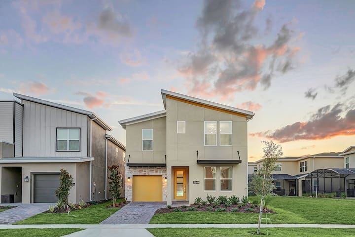 Stylish 6br 5ba Retreat W/pool & Theater - Kissimmee