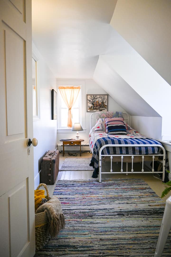 Three’s Company - 2 Rooms For 3 By The Sea - Lunenburg