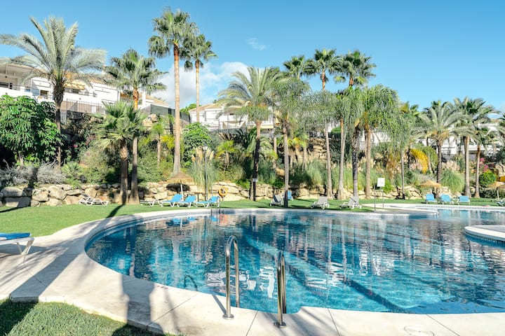Cheerful Terrace. Golf Valley. 10min Puerto Banús - Marbella