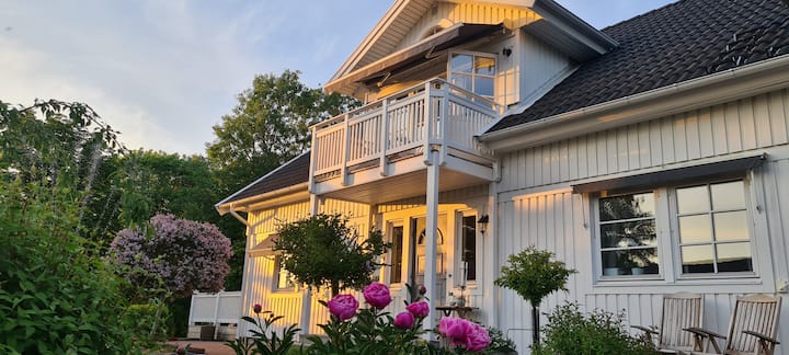 Sjönära Villa Med Härlig Tomt - Lerum
