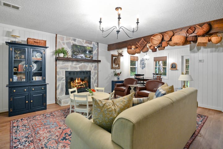 Falling Leaves & Creekside Dreams - Ellijay, GA