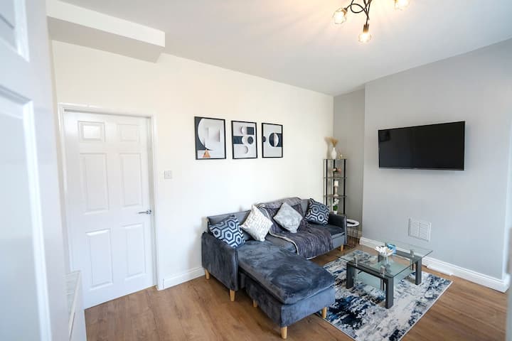 Entire House-merseyside-liverpool - Thurstaston Beach