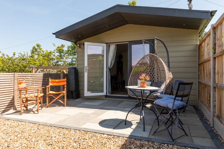 Pear Tree Cabin - Herne Bay
