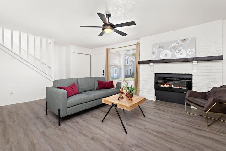 Cozy Townhouse - Lee’s Summit - Lee's Summit, MO