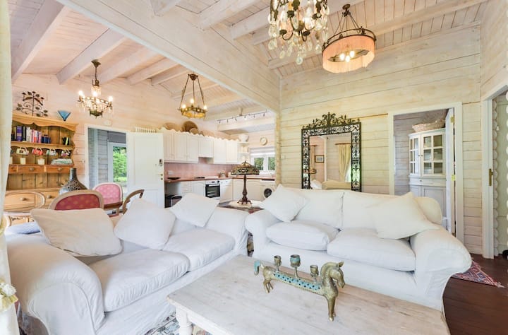 Designer Cabin On Private Estate, Surrey. - Hampton