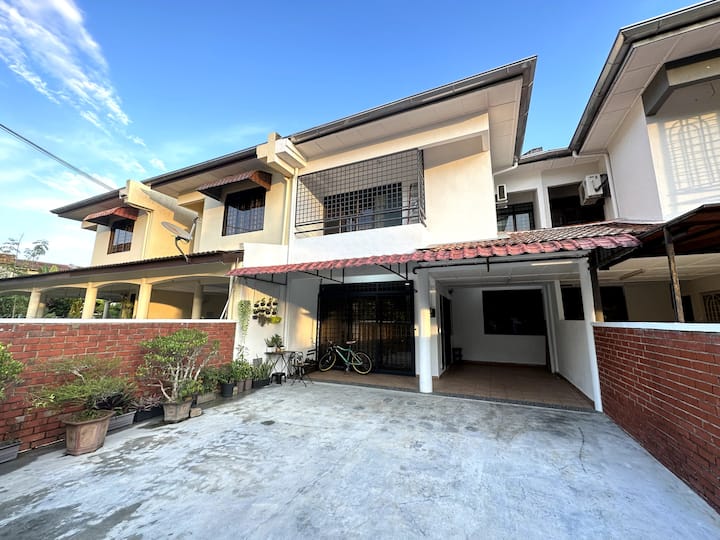 Comfortable Permas Jaya Homestay - Masai