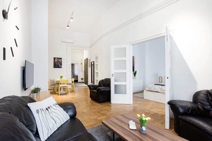 Elegant Apartment In Super Central Location - Budapest